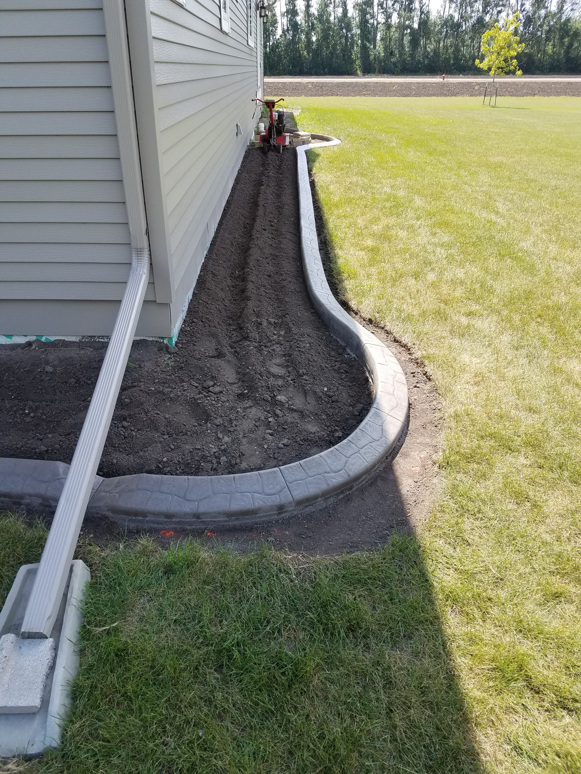 20180722_130554 - Edgline Landscape Borders